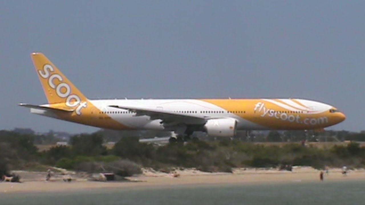 SCOOT 777-200ER [9V-OTC] TAKE OFF AT SYDNEY AIRPORT 34L - YouTube