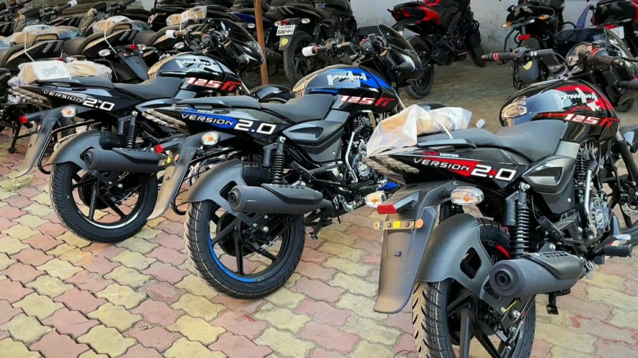 Finally 3 New Colours In BAJAJ Pulsar 125 Carbon Edition Available In ...