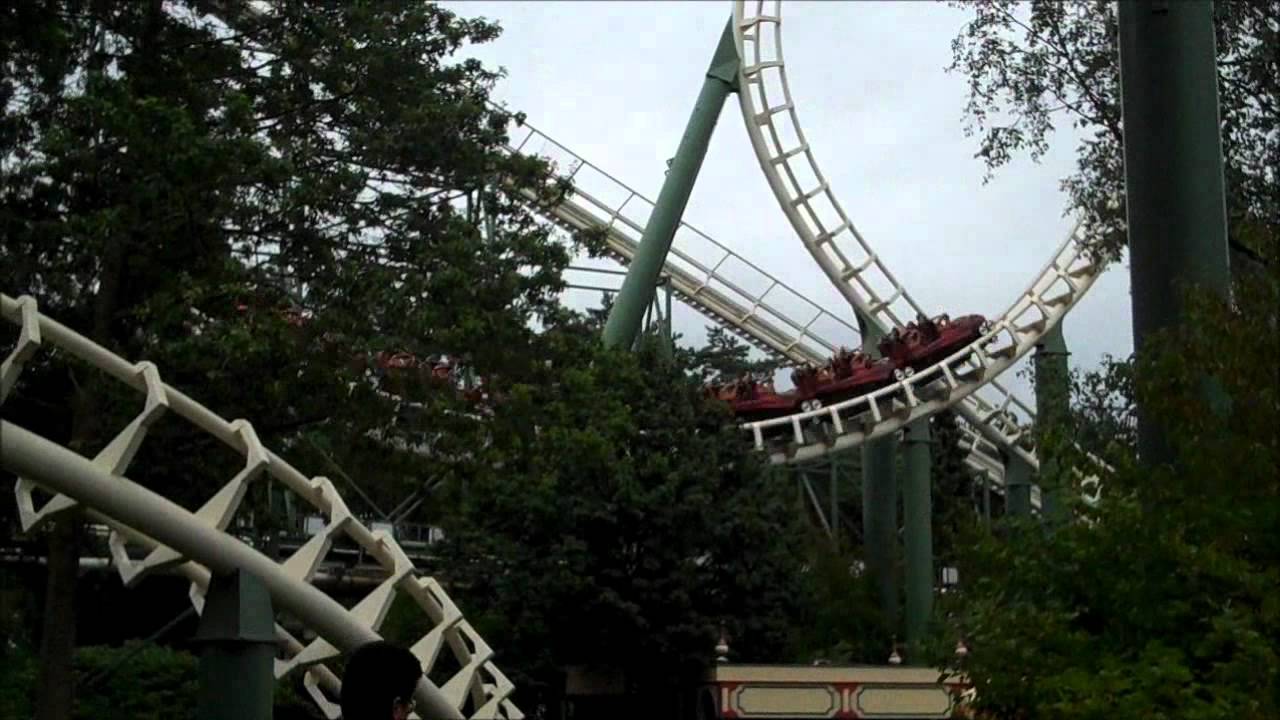 Achtbanen, sprookjes en watershows. - YouTube