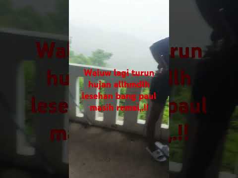 Meski cuaca lagi turun hujan suasan lesehan bang paul masih ramai ...