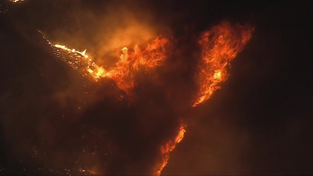 Aerials of the Maria Fire burning in Ventura County - YouTube