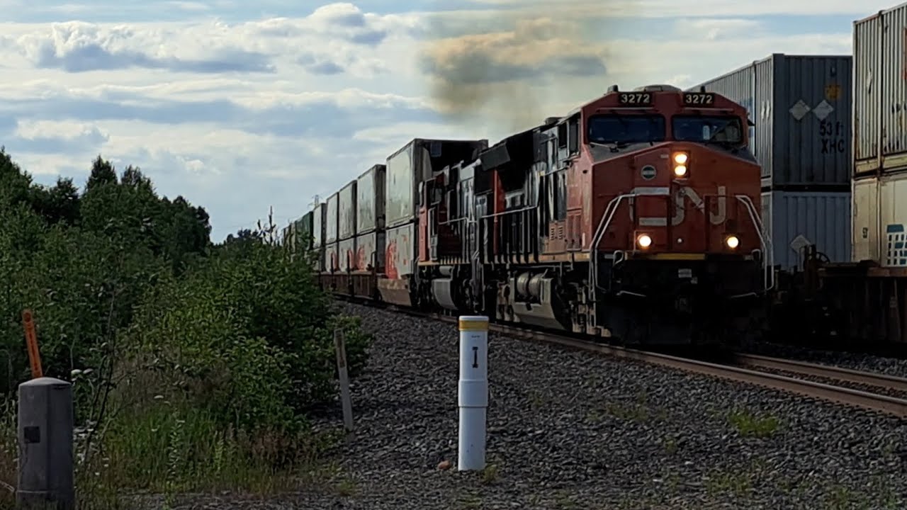 Two One Unit Wonders! Priority Z Train Cut In Half! Train Meet! Holy ...