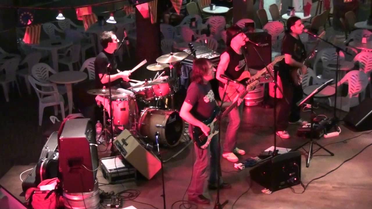 The Bazagas Live- Keep on rocking me baby.mp4 - YouTube