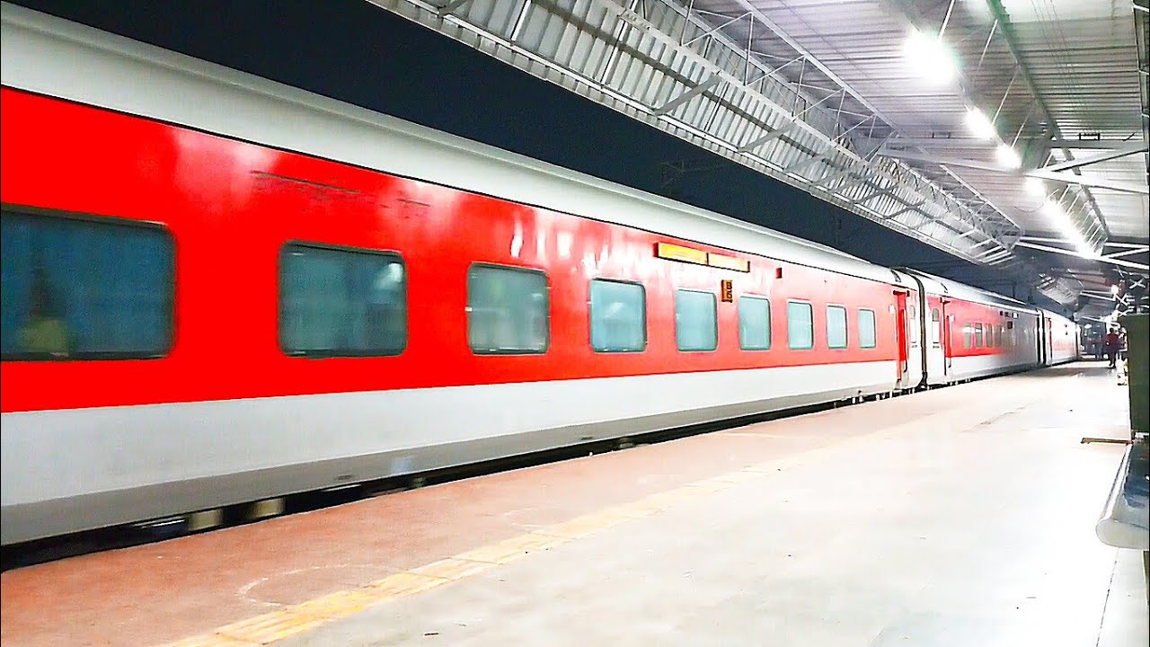 12409 Raigarh - Hazrat Nizamuddin Gondwana Express Departure from ...