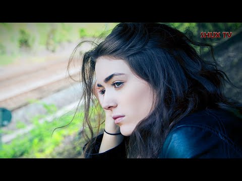 en gozel qadinlar tenha olurmush(sevgi sheiri)