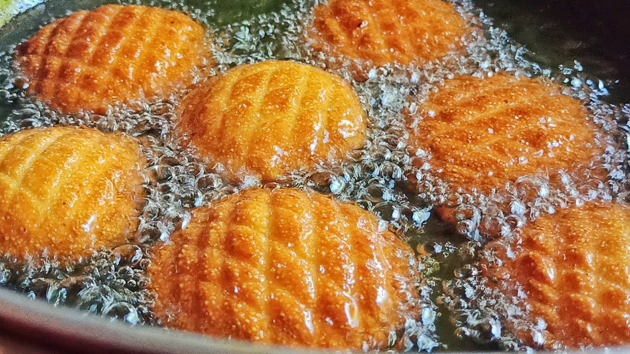 Fried cookies /দোকান থেকে না কিনে বাড়িতেই বানিয়ে ফেলুন মনের মতো ...