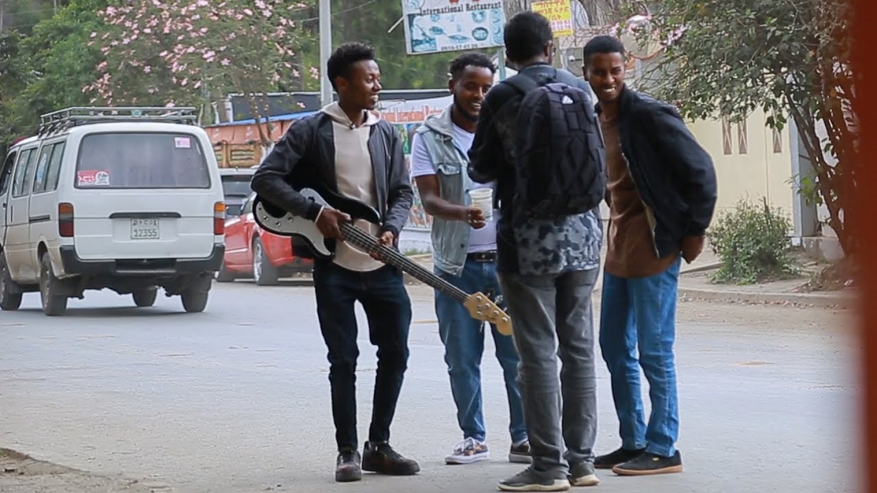 መንገደኞችንን አስገድደን እያስቆምን ዘፈን ዘፈንልናቸዉ (ፕራንክ) Ethiopian prank | Miko Mikee ...