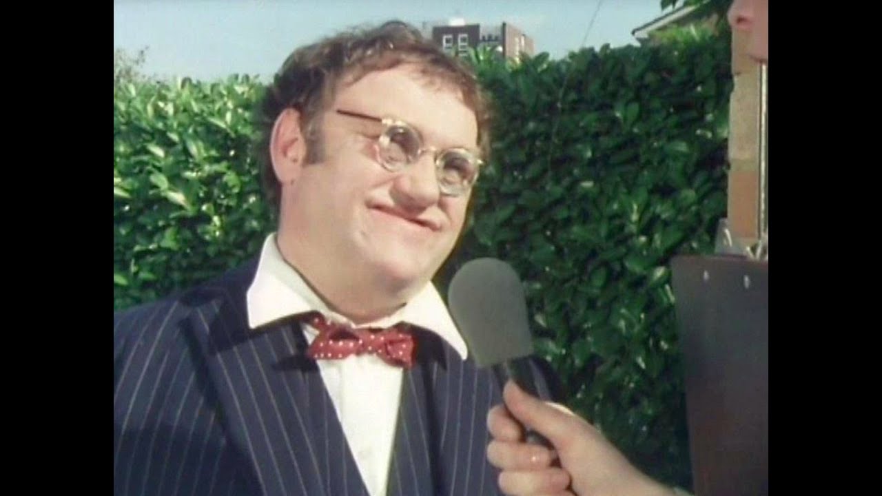 Les Dawson - Cosmo Smallpiece - YouTube