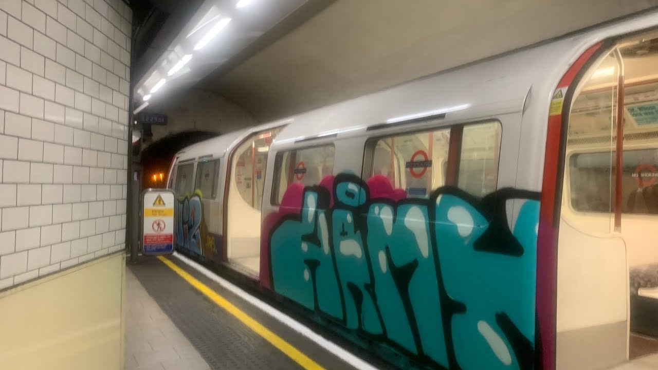 Bakerloo line graffitied 1972 stock 3544 and 3267 departing Elephant ...
