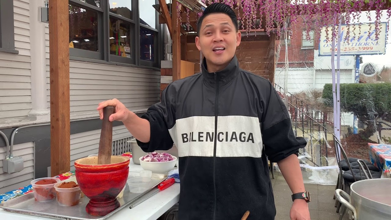 Khao Soi by Chef Kasem Saengsawang Farmhouse Kitchen Thai Cuisine - YouTube