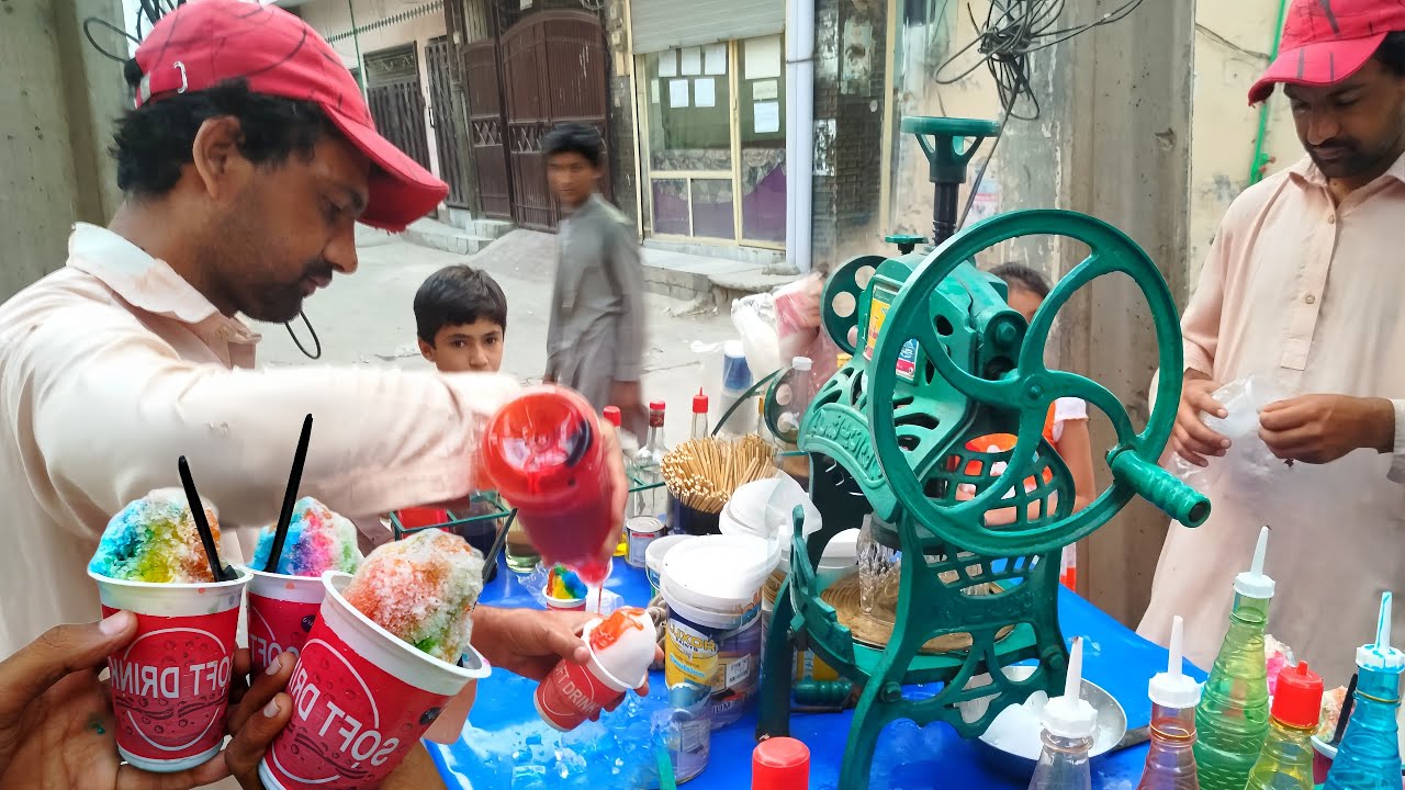 Amazing skills of ice Gola 😋 | the young boy fast gola making skill ...