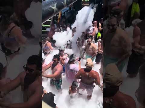 Alanya Tekne’de Köpük Partisi