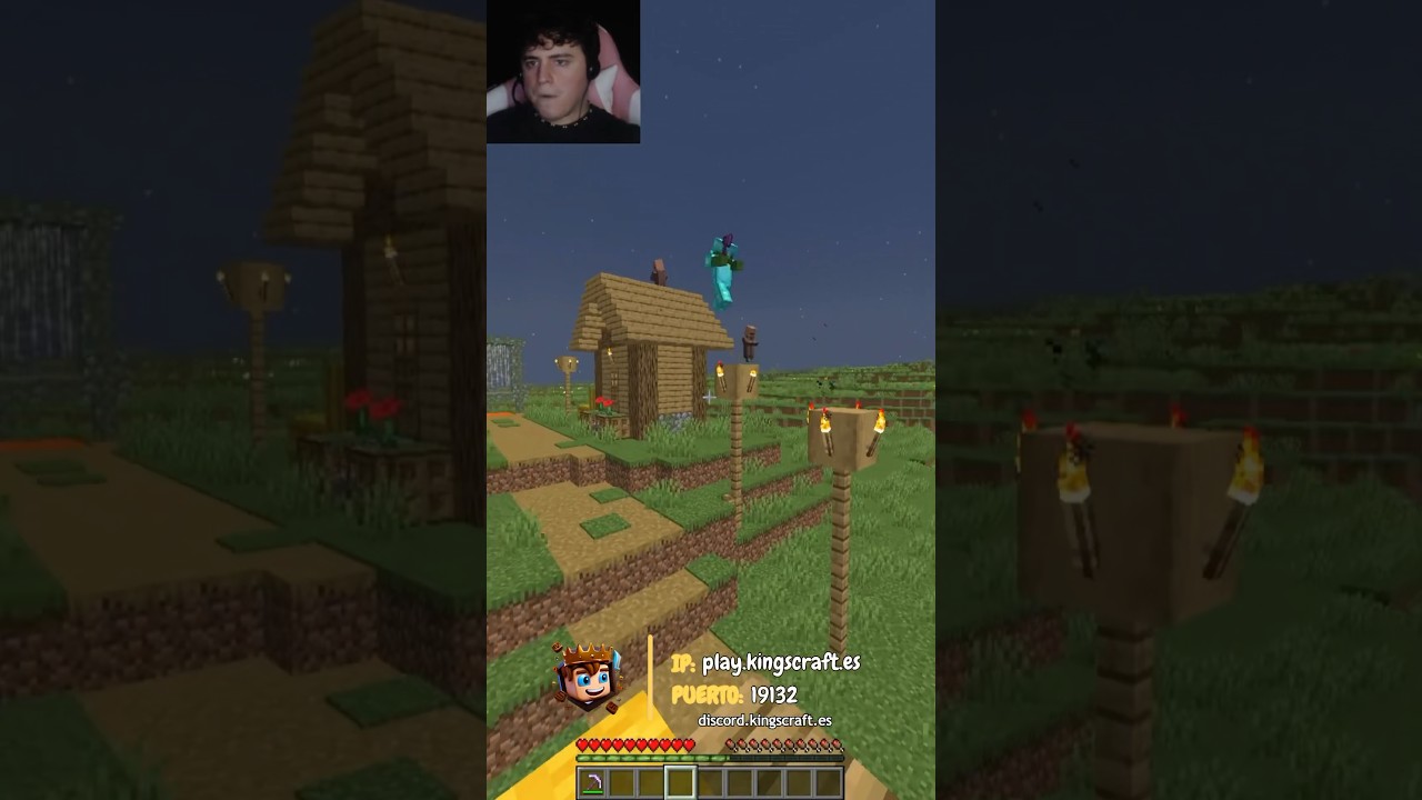 ¡El aldeano y yo corremos del Zombi en la aldea 🤯😱! #minecraft #shorts ...