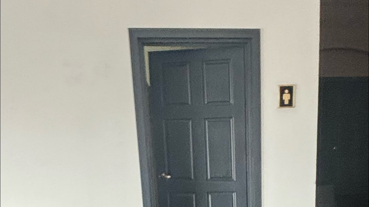 1,798. Holiday Inn Men’s Restroom - YouTube