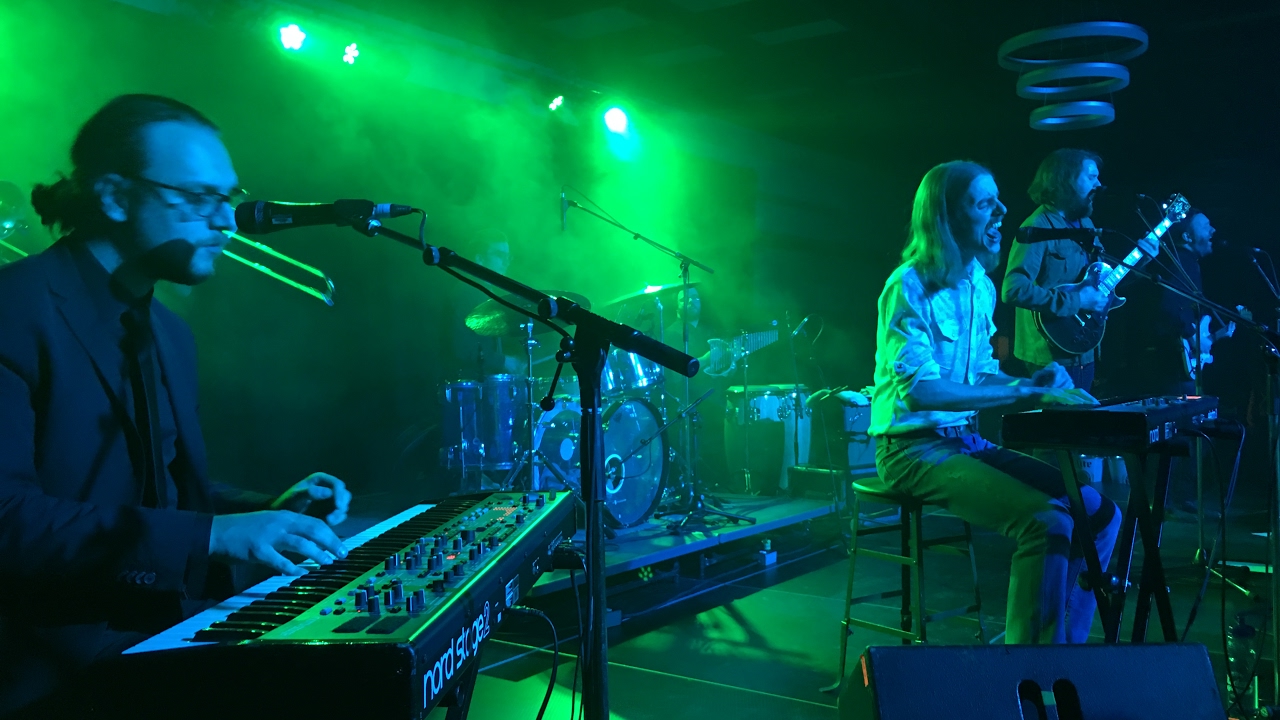 BROS - Flight 714 (Live) - YouTube