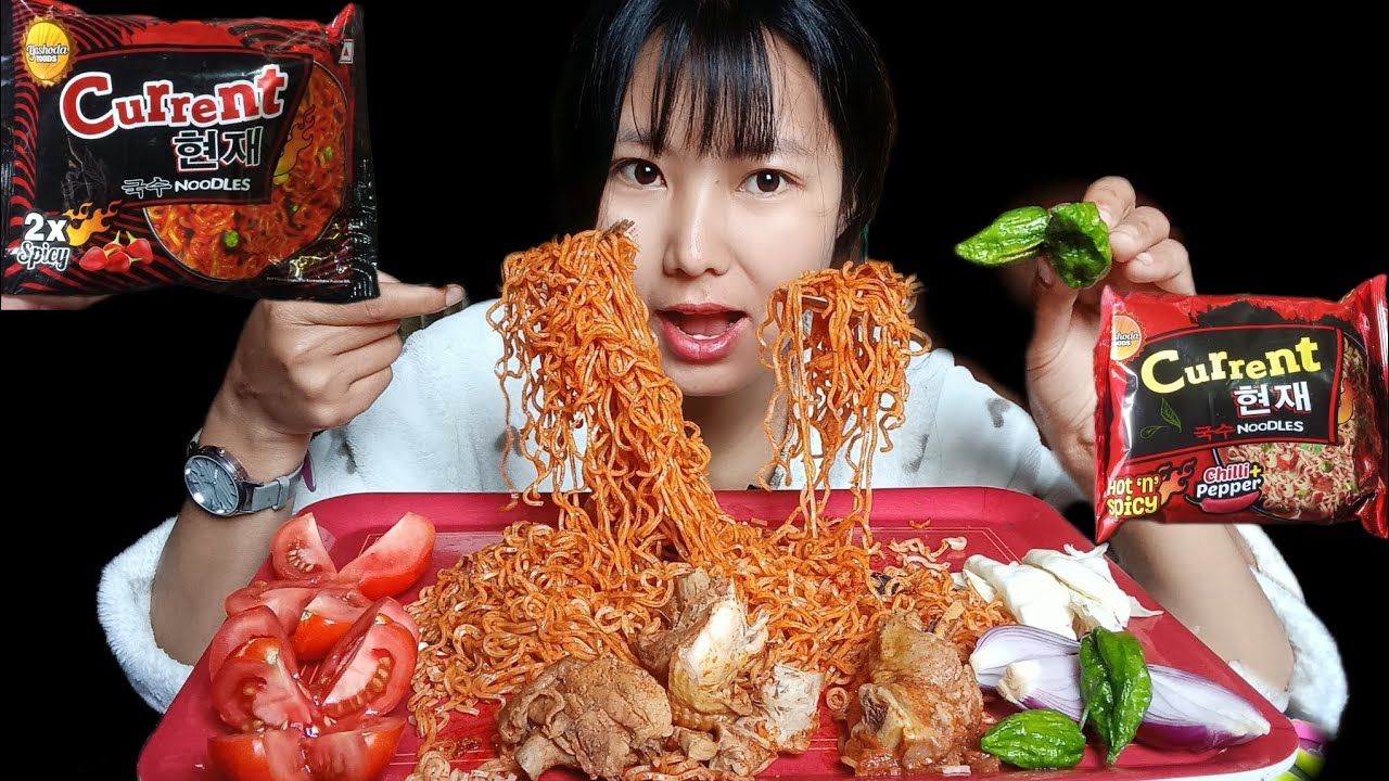 Trying the cheapest Hot and spicy current noodles/ simplest mukbang ...