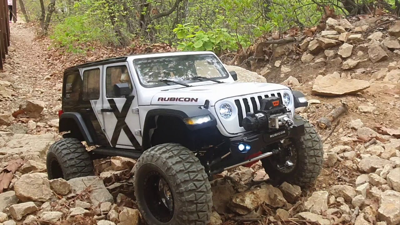 axial SCX10 III RC car off-road driving & Rock-Crawl - YouTube