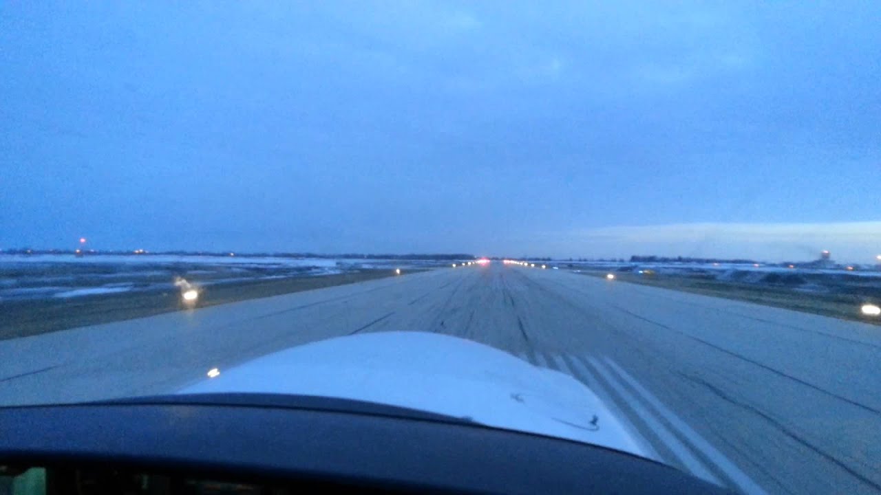 Diamond DA40 take off St Andrews Airport MB - YouTube