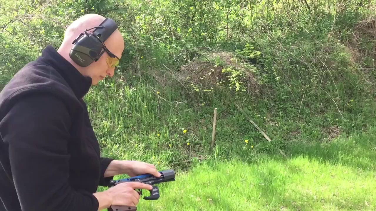 My Matchguns MG2E first shot (after some vaste...) - YouTube