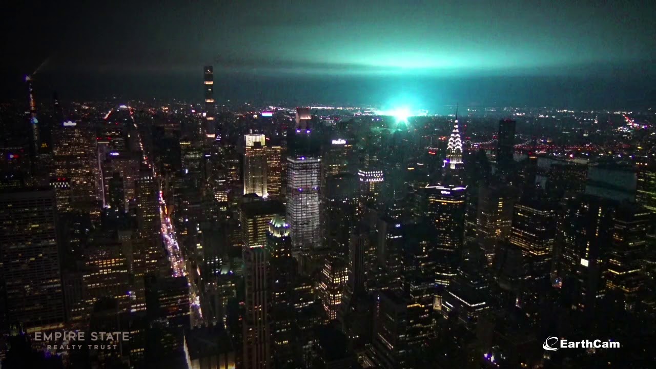 Midtown Manhattan View of Transformer Explosion - YouTube