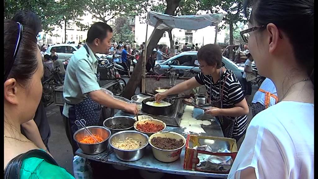 Getting breakfast in Baoji, China - YouTube