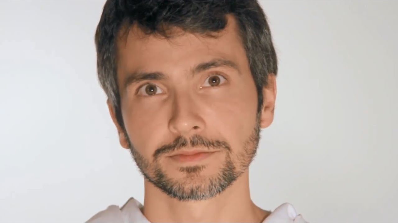 Leandro Destácio no curta-documentário BANANA PODRE EM CIMA DA MESA ...