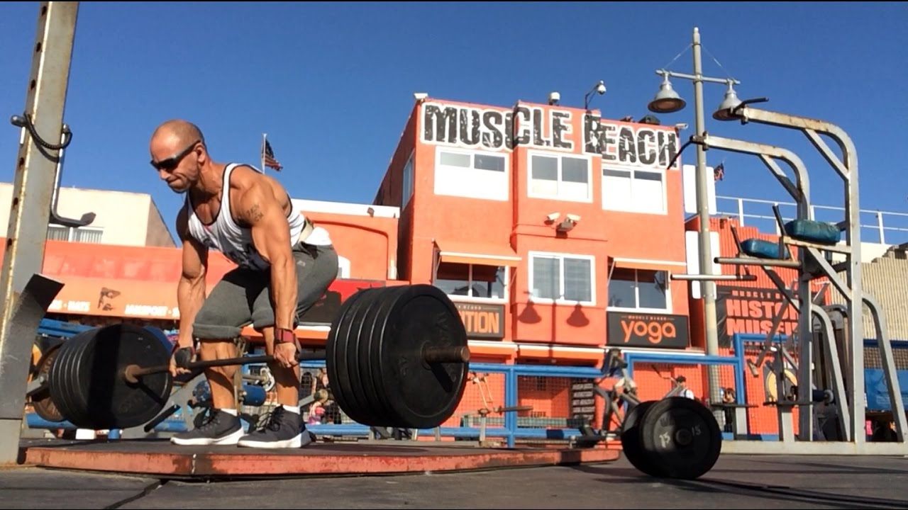 VENICE CA: Muscle Beach Back and Bis Workout - YouTube