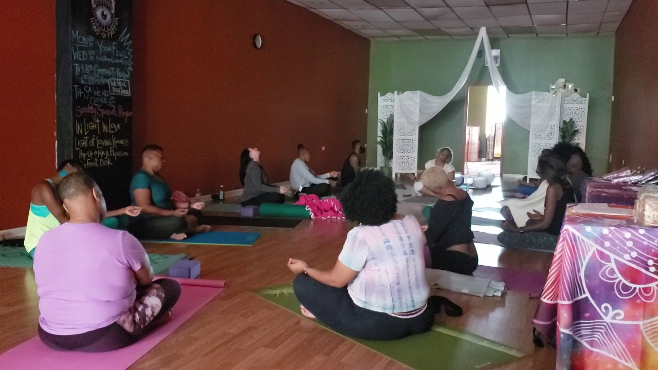 Woosah Yoga for a Chicago Community Pop-up with Cassandra - YouTube