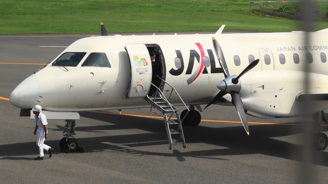 JAC Japan Air Commuter Saab 340B JA002C LANDING YORON Airport 与論空港 2011 ...