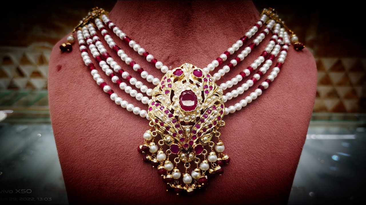 Ye ruby color mein hai wahi aapka sadekari locket set 😍 moti ki mala ke ...