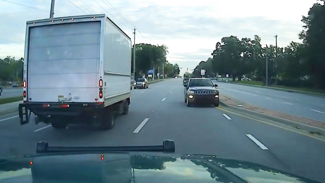 Box Truck Drives Wrong Direction in Police Chase - YouTube
