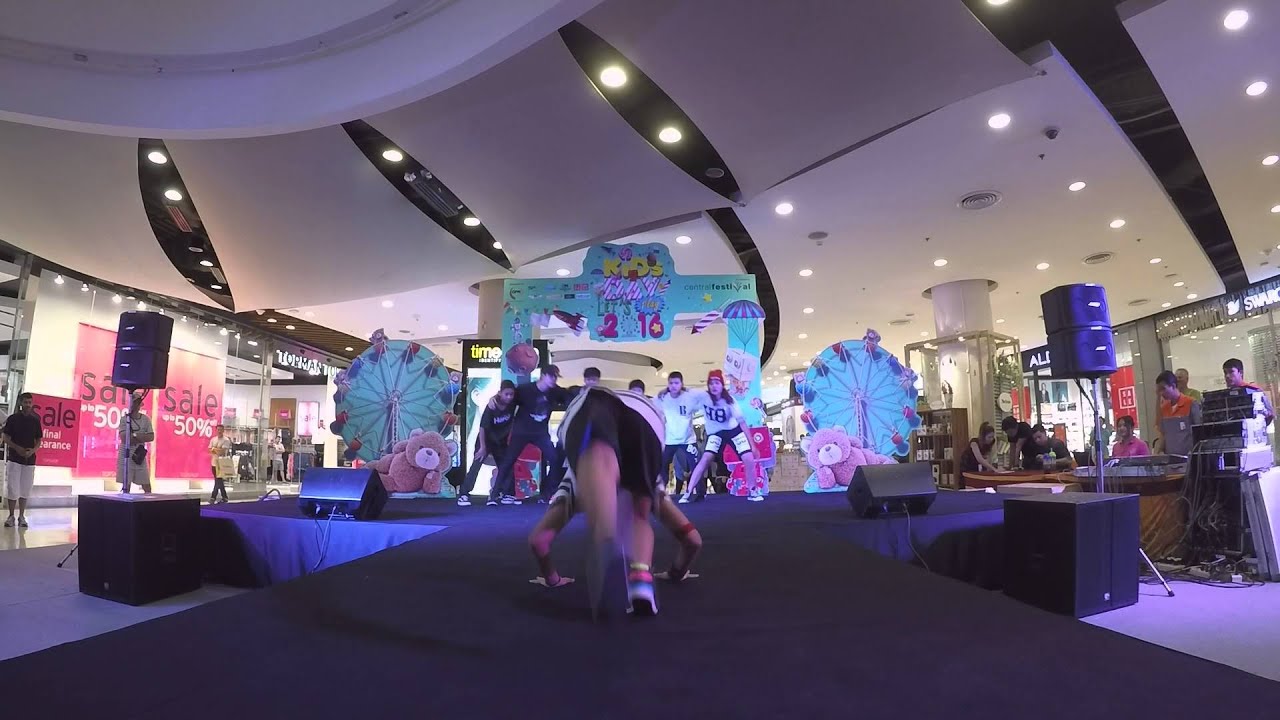 Boss dance studio/bboy kid show วันเด็ก - YouTube