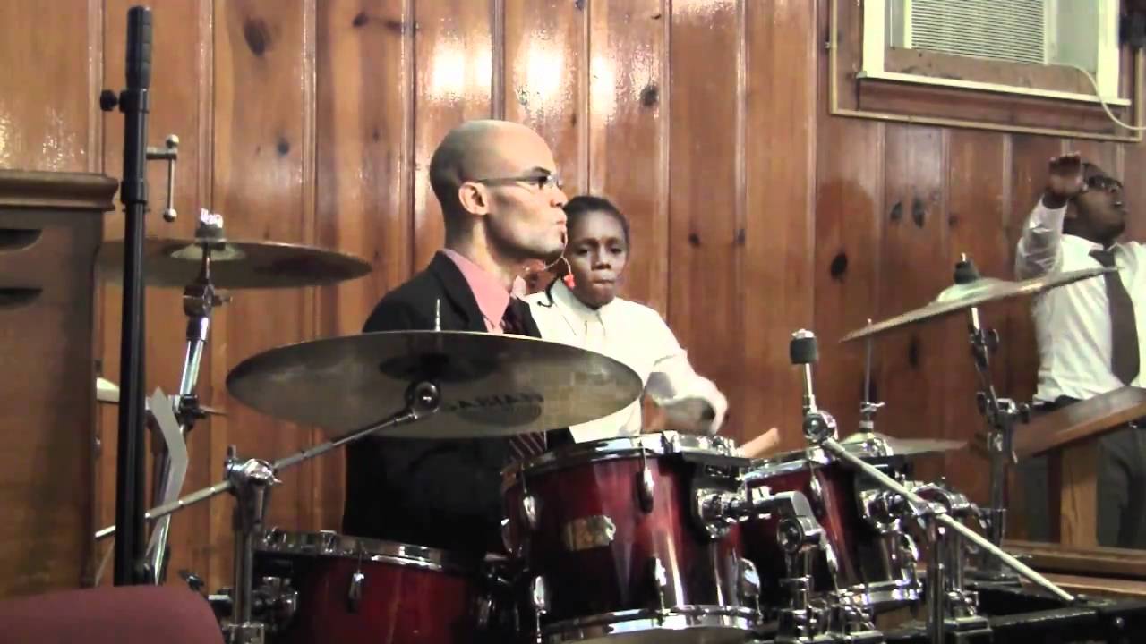 Aaron Levere - Moving Foward - Israel Houghton - YouTube