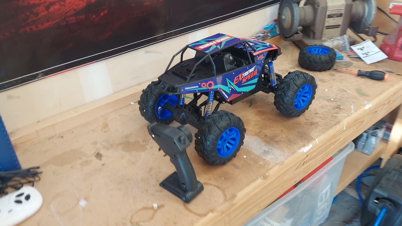 Deerc DE60 1:8 scale rock crawler review. - YouTube