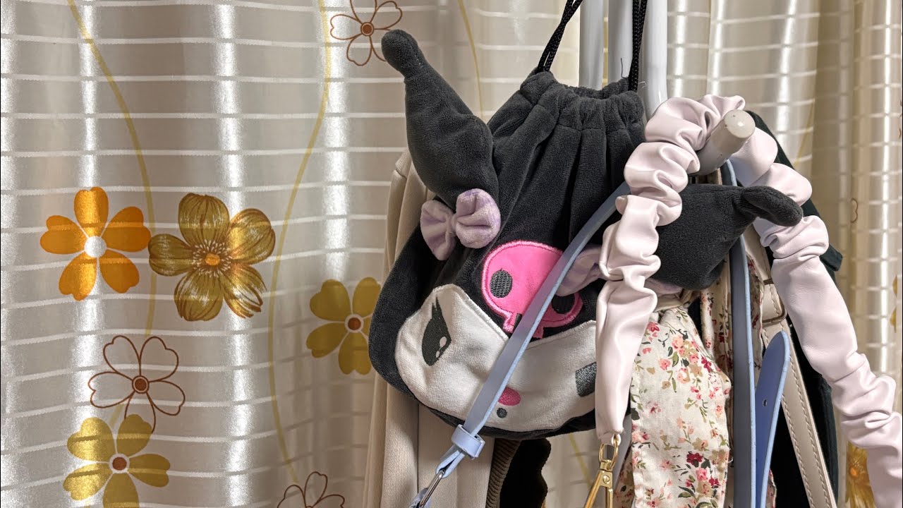 ASMR scratching and tapping bag 🎒 | no talking - YouTube