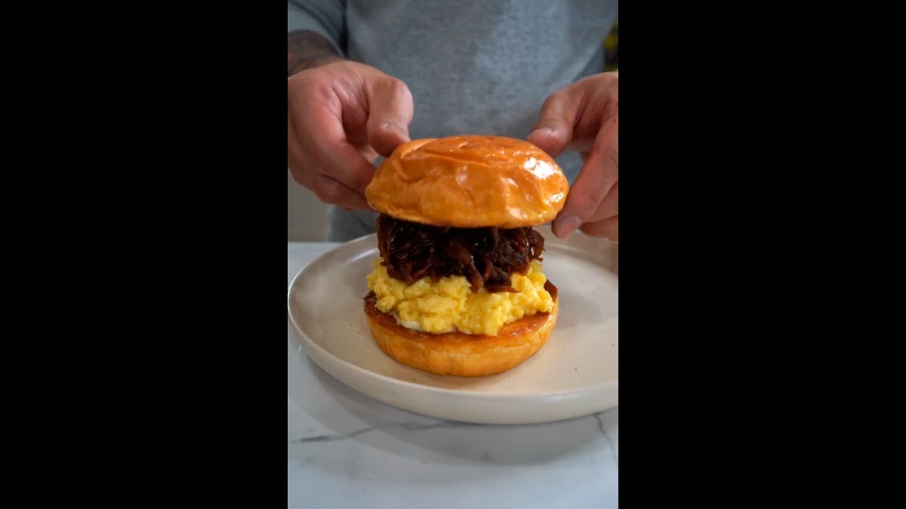 The Best Scrambled Egg Burger #short - YouTube