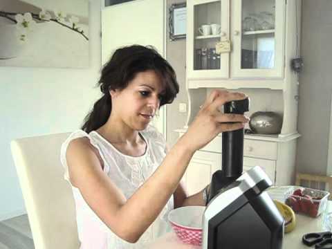 Review IJsmachine Princess Yonanas, Saturn Venlo - YouTube