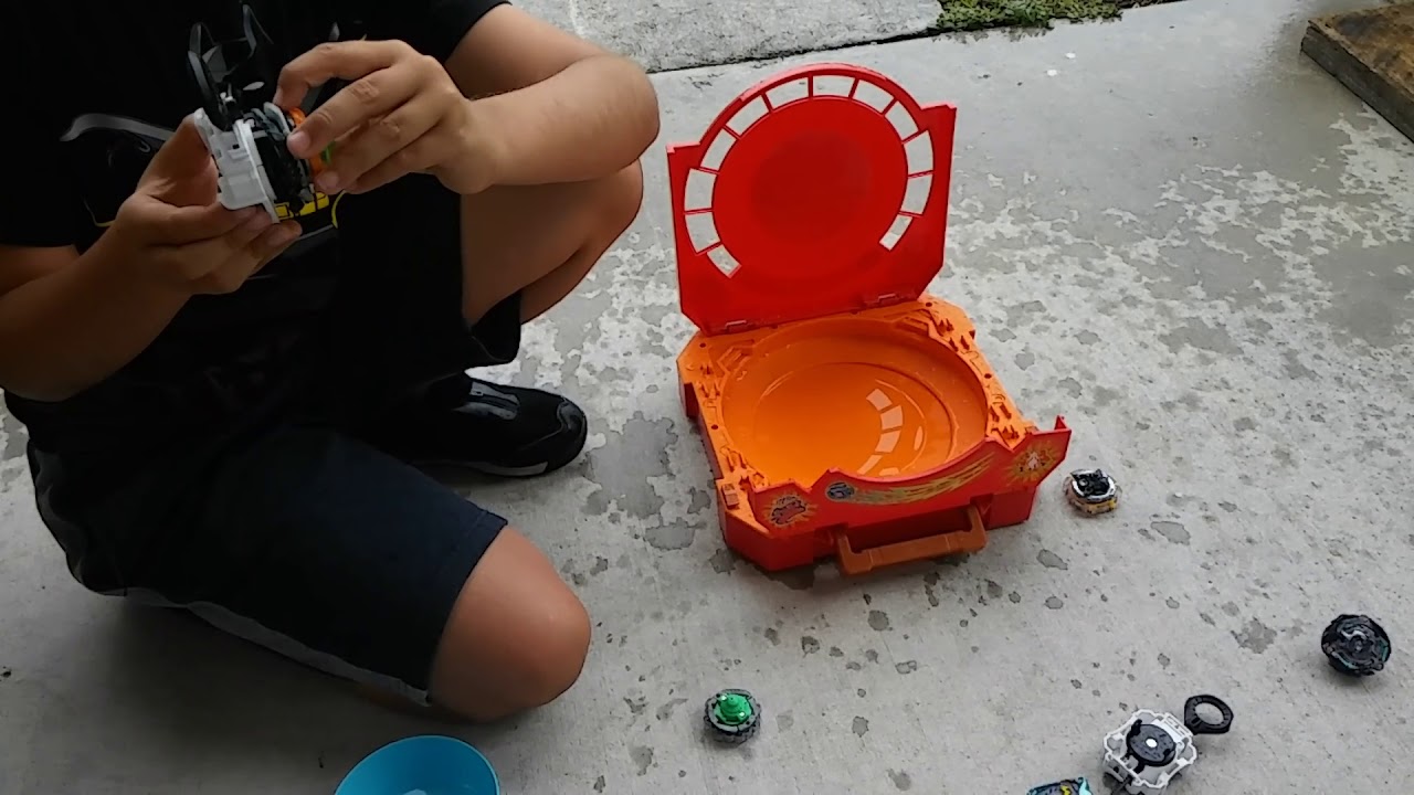 Beyblade water battle - YouTube