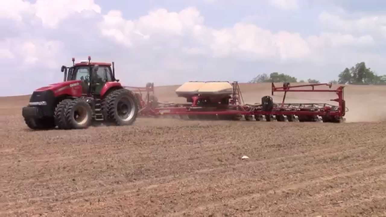Case IH 340 MAGNUM and 24 Row 1255 Corn Planter - YouTube