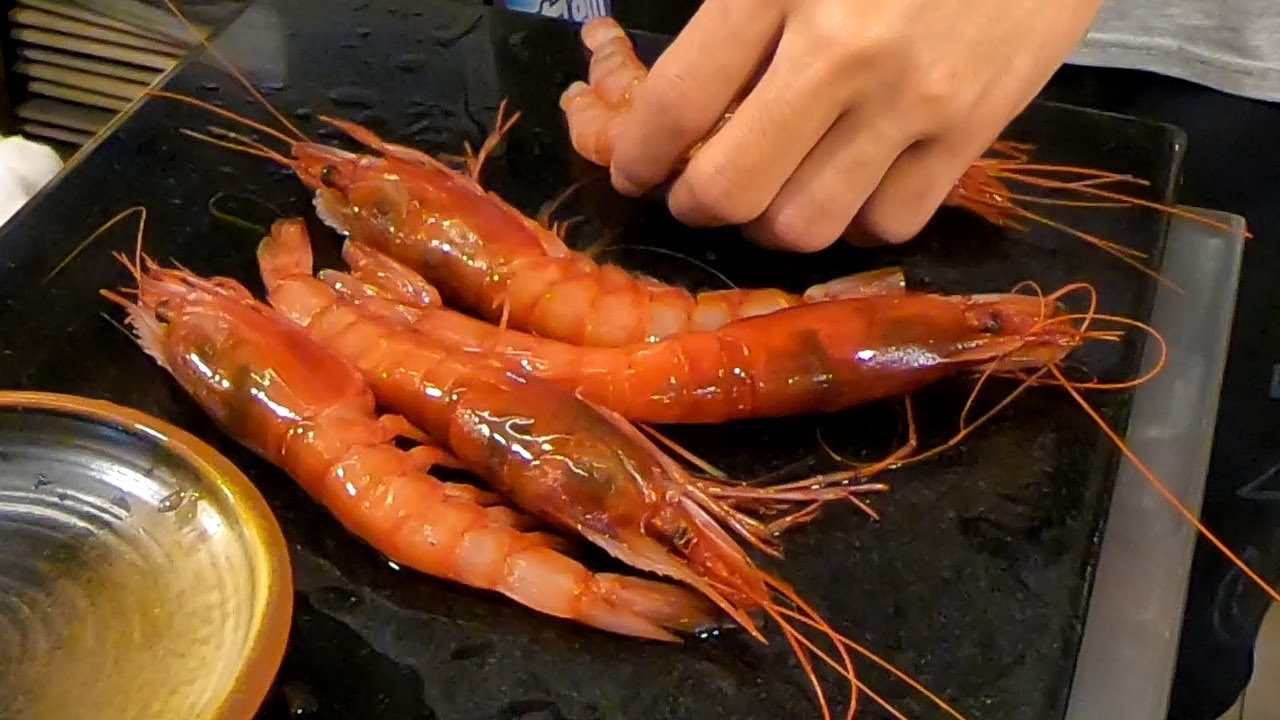 Amaebi (sweet shrimp) Nigiri東港甜蝦握壽司 - Taiwanese Street Food - YouTube