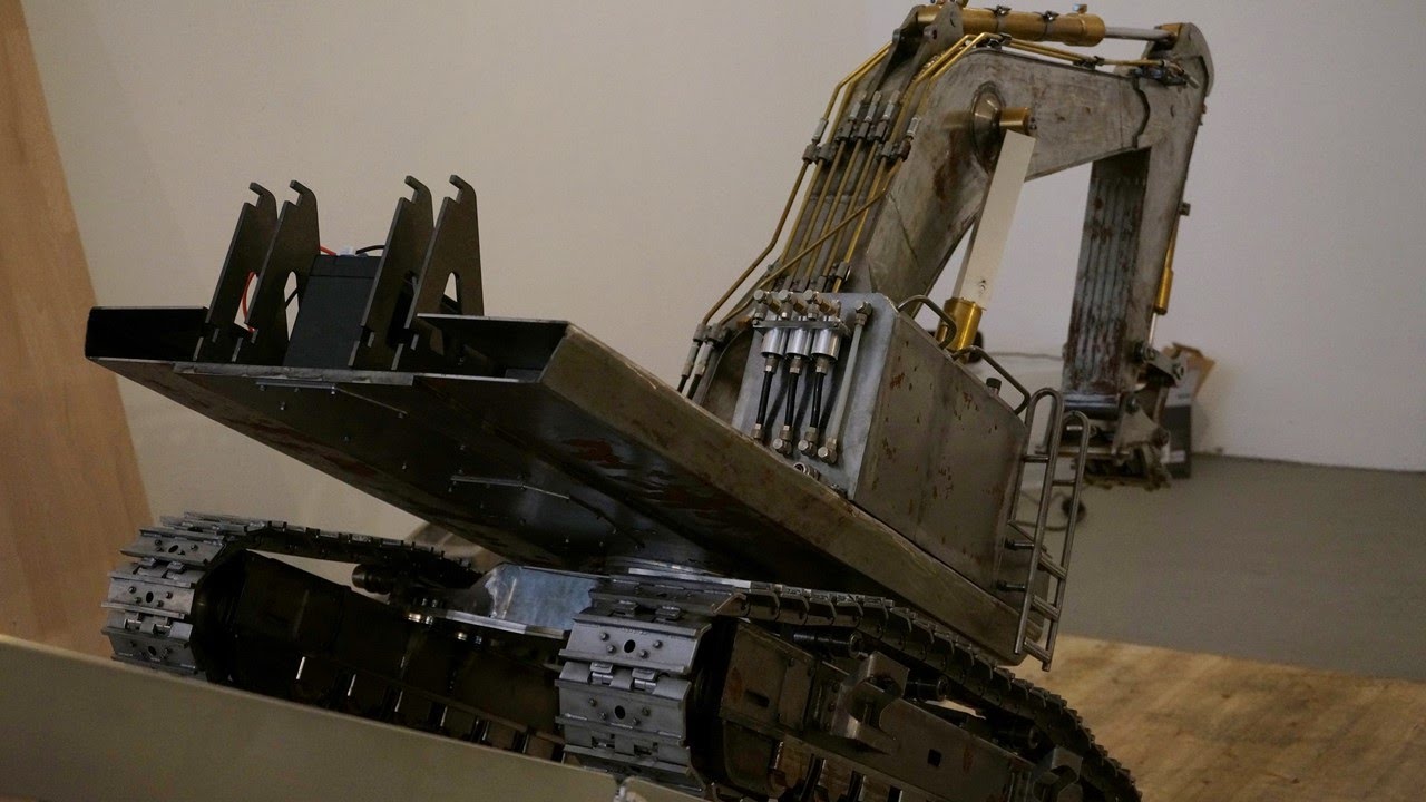 RC hydraulic excavator RC Modellbagger selfmade/ test gradeability/RC ...