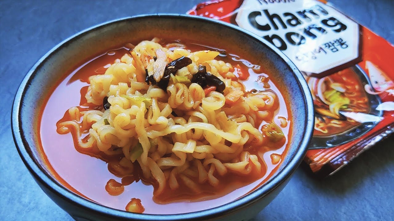 Nongshim Champong Spicy Seafood Noodle Review - YouTube