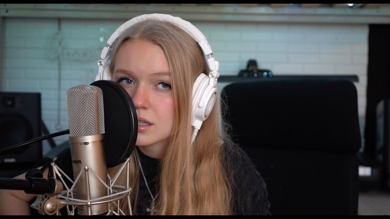 Grace Humphries Cover | "It Must Have Been Love" - YouTube