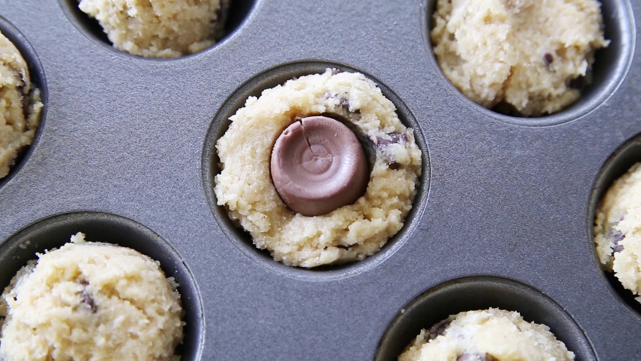 How to Make Rolo Stuffed Chocolate Chip Cookies - YouTube