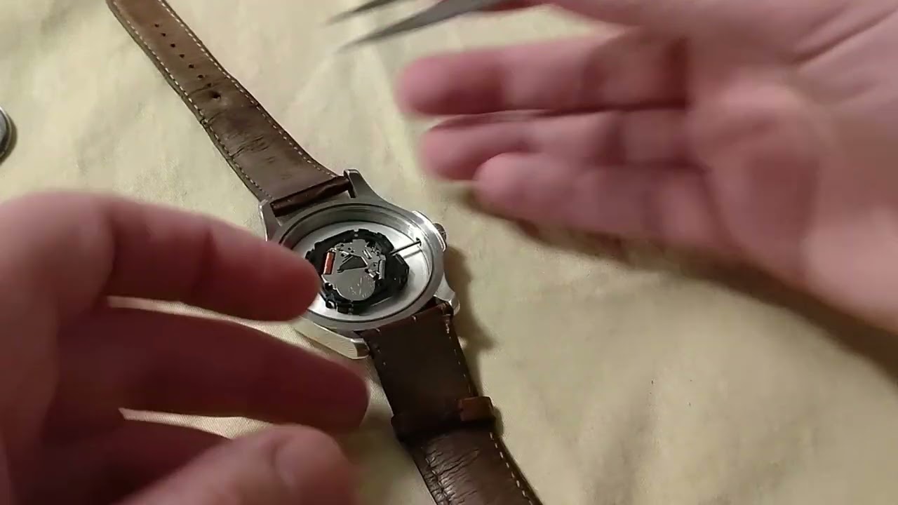 Replacing battery and cleaning Gant watch (Part 1) - YouTube