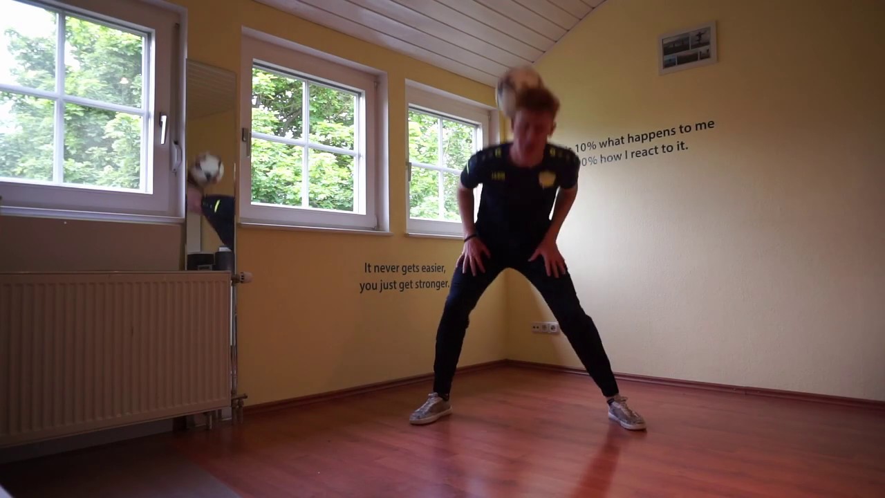 Fußball-Freestyle SKILLS mit Jannik Singspiel - Übungen für zuhause ...