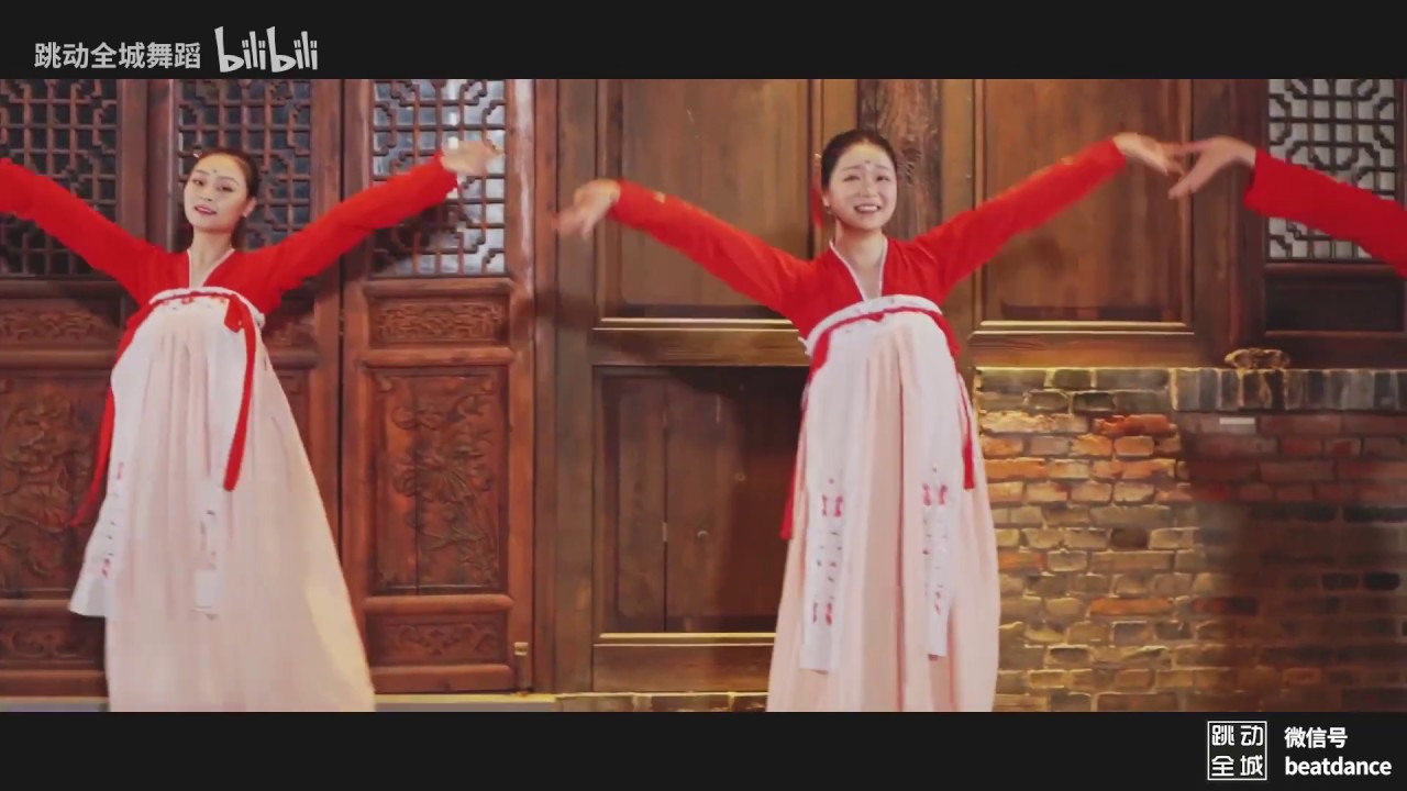 Beautiful Chinese Classical Dance--《惊鸿一面》--1080P - YouTube