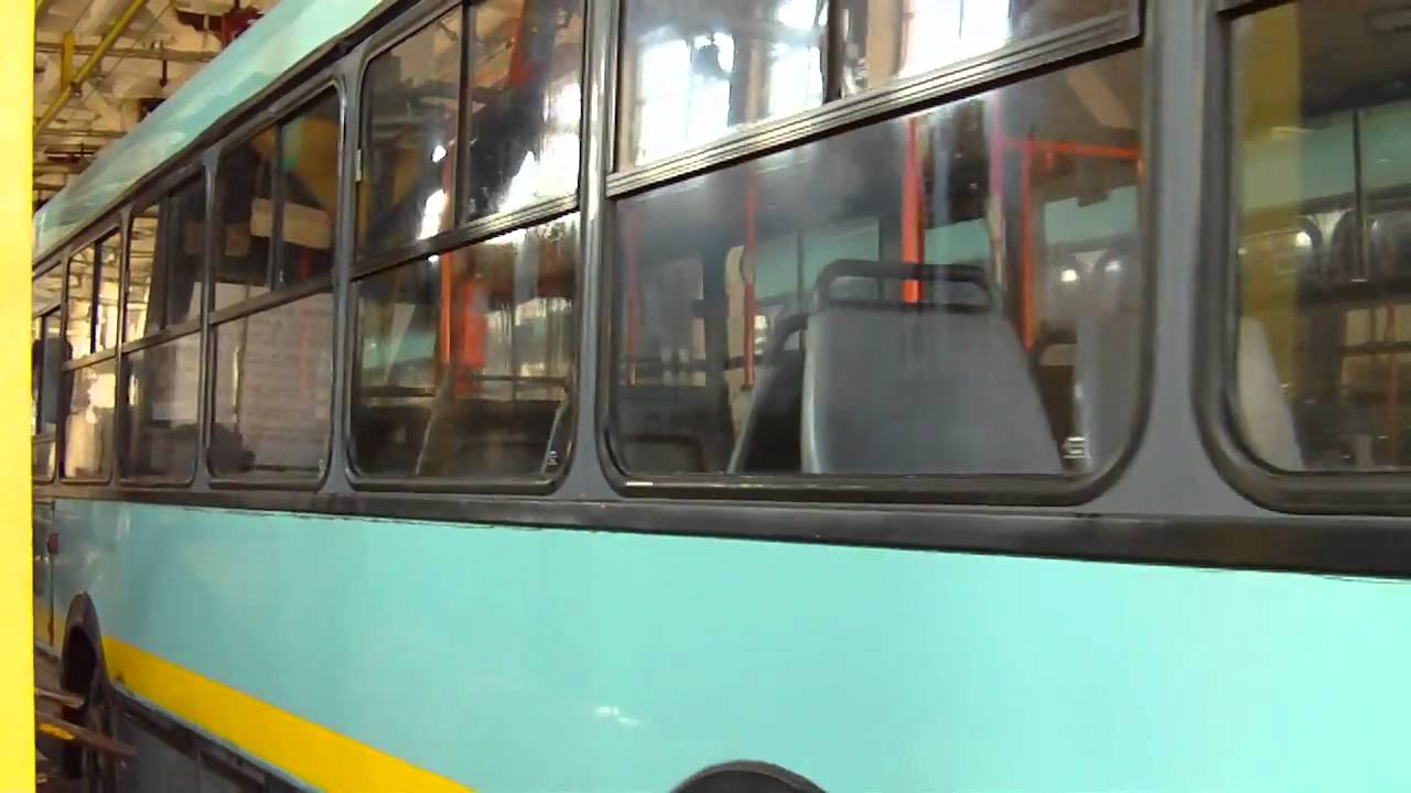 Troleibuzul Asta Ikarus 415T #5191 intrand pe canalul de CIZ in Depoul ...