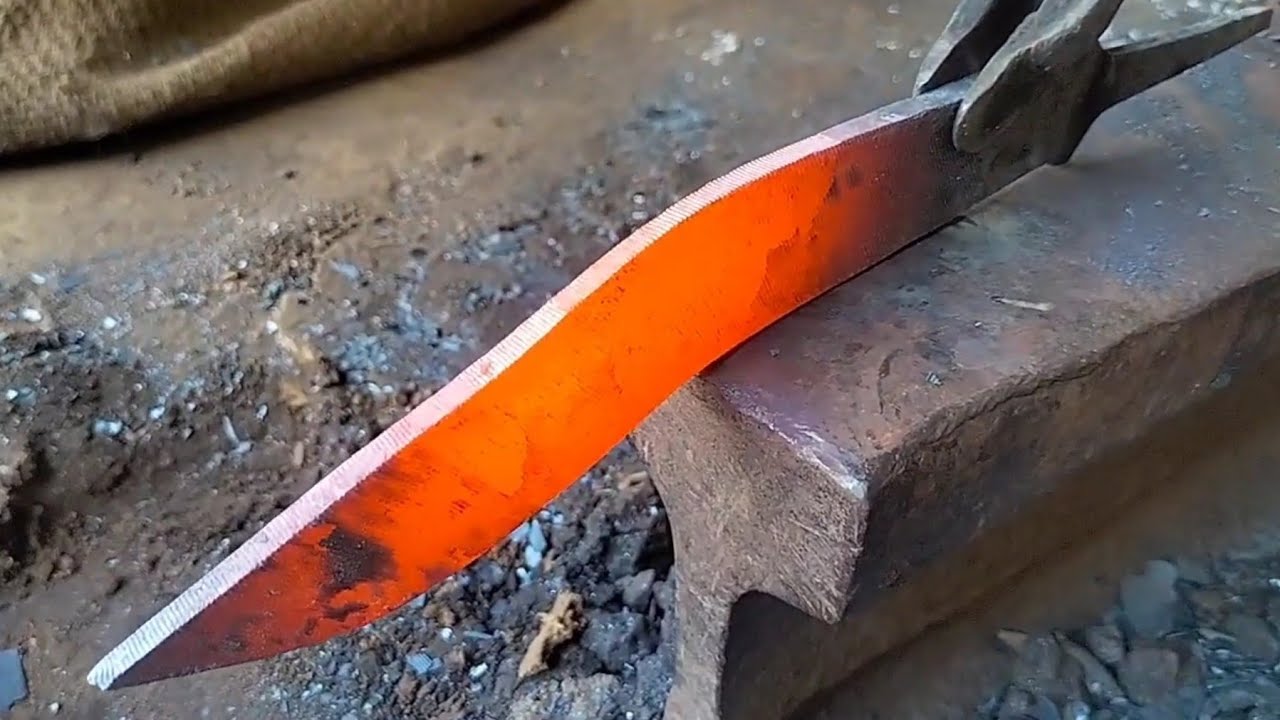 making hunter knife from out of rusty file. - YouTube