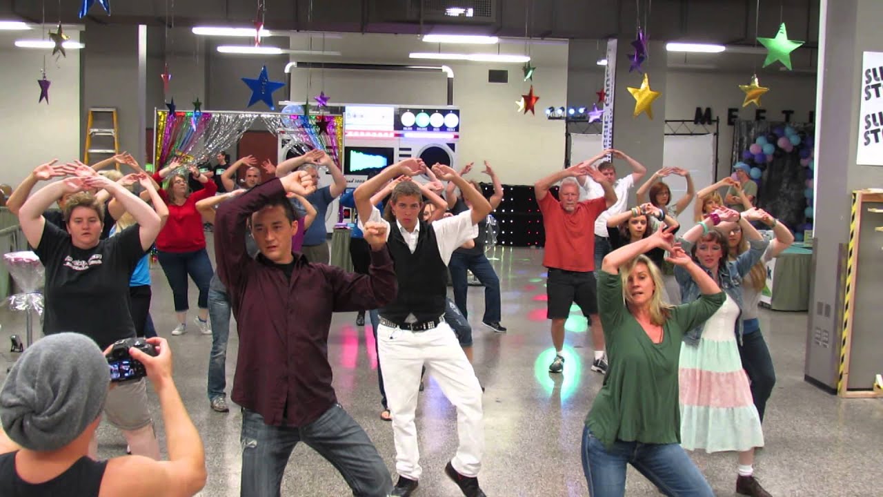 Thriller Flash Mob at 1984's Big 80s Weekend! - YouTube